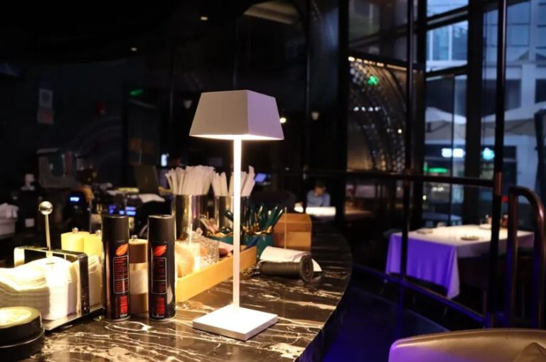 Rechargeable Battery Powered Cordless Restaurant Table Lamp